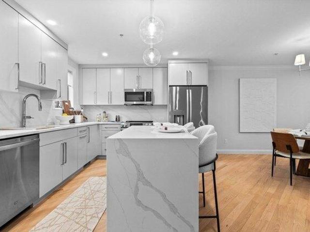condo with 3 bedroom, Watertown MA ES105108594