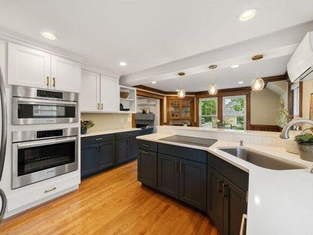 condo with 3 bedroom, Watertown MA ES105115432