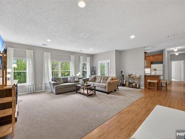 condo with 3 bedroom, Wayne NJ DS102281890