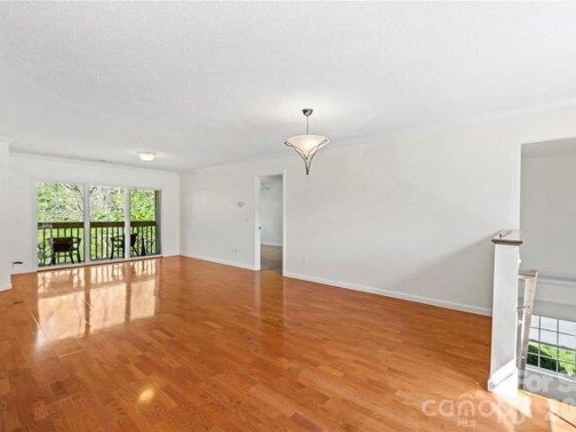 condo with 3 bedroom, Weaverville NC ES104909602