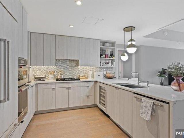 condo with 3 bedroom, Weehawken NJ DS103163192