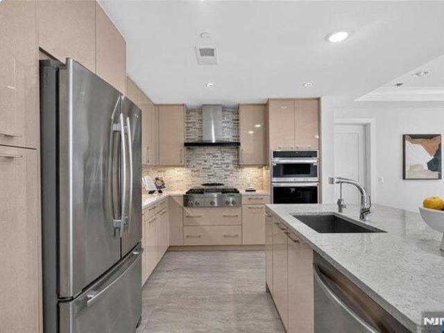 condo with 3 bedroom, Weehawken NJ ES104832507