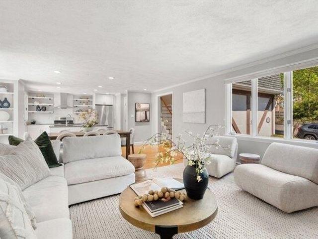 condo with 3 bedroom, Wellesley MA ES102860823