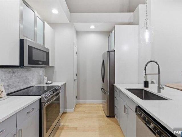 condo with 3 bedroom, West New York NJ DLS102725575