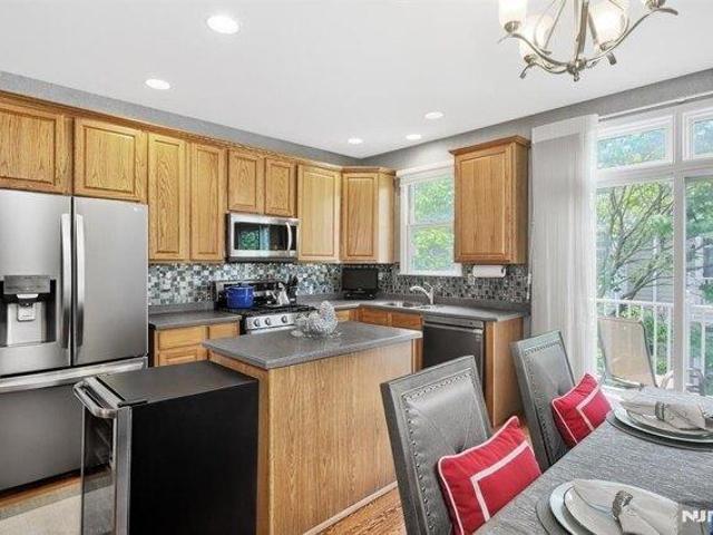 condo with 3 bedroom, West New York NJ ES104571962