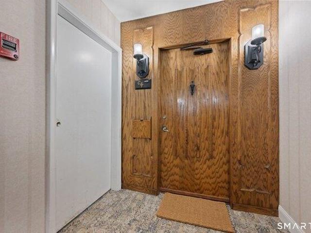 condo with 3 bedroom, West Hartford CT DLS102156042