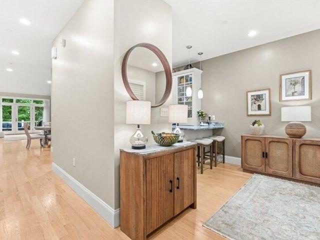 condo with 3 bedroom, Winchester MA ES104331542