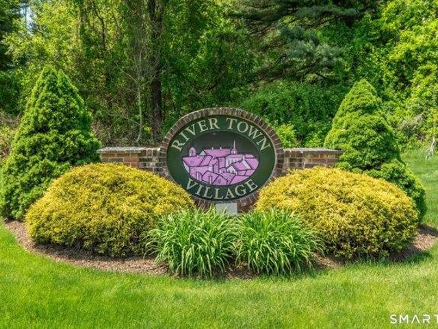 condo with 3 bedroom, Windsor CT DS102727021