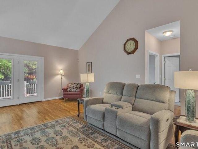 condo with 3 bedroom, Windsor CT ES103967377