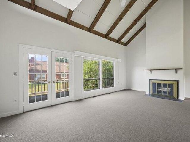 condo with 3 bedroom, Williamstown MA ES105041638