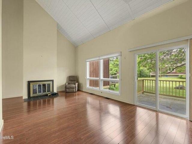 condo with 3 bedroom, Williamstown MA ES105160512
