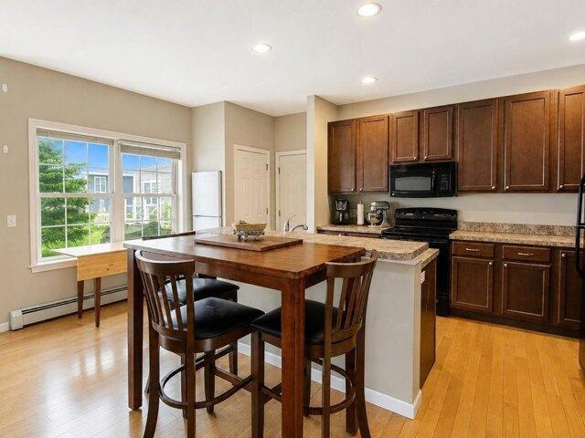 condo with 3 bedroom, Williston VT DLS103097554