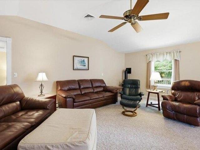 condo with 3 bedroom, Williston VT ES105113692