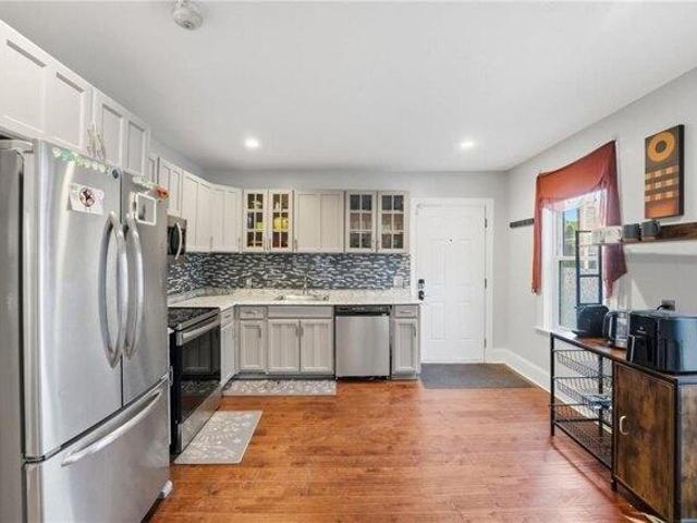 condo with 3 bedroom, Woonsocket RI ES103497825