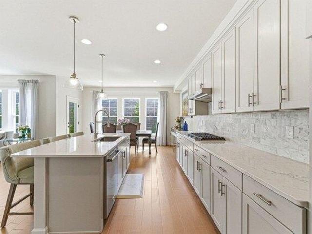 condo with 3 bedroom, Woburn MA ES102823069