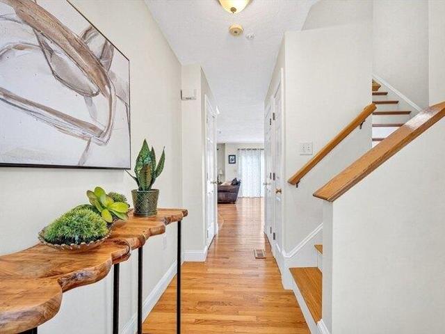 condo with 3 bedroom, Woburn MA ES104477070
