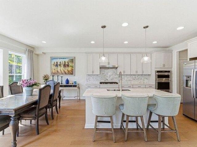 condo with 3 bedroom, Woburn MA ES105107505