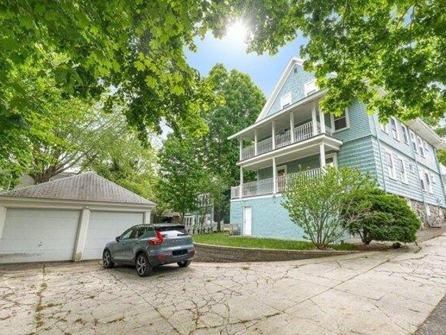 condo with 3 bedroom, Arlington MA ES103432156