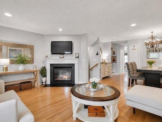 condo with 3 bedroom, Arlington MA ES105109180