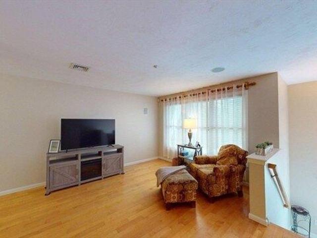 condo with 3 bedroom, Attleboro MA ES105240324
