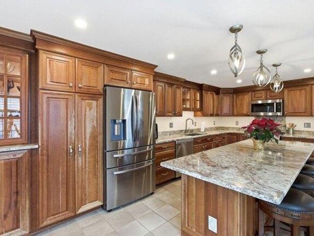 condo with 3 bedroom, Bedford MA DS102799416