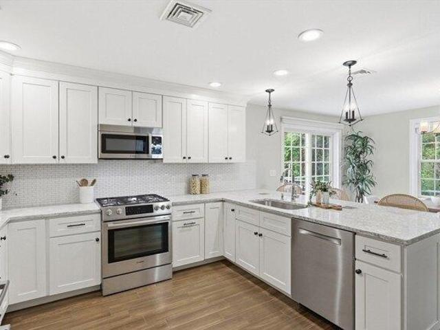 condo with 3 bedroom, Bedford MA ES104411167