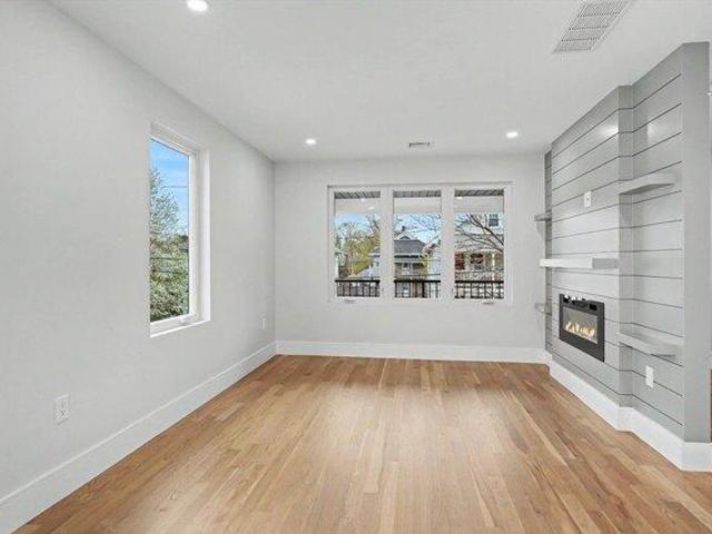 condo with 3 bedroom, Belmont MA ES104010505