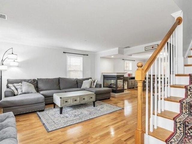 condo with 3 bedroom, Billerica MA ES103100850