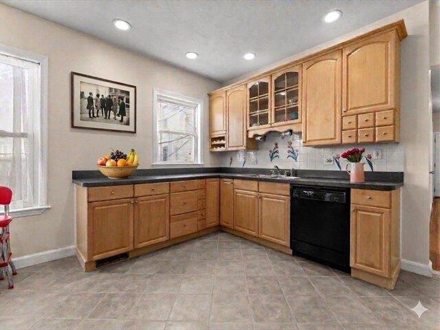 condo with 3 bedroom, Boston MA DLS102776785