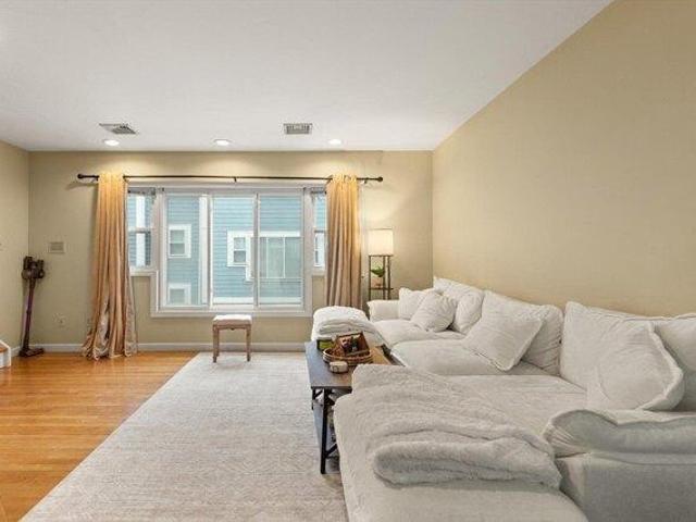 condo with 3 bedroom, Boston MA DS101782212