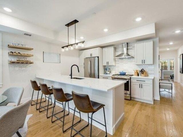 condo with 3 bedroom, Boston MA DS102479485