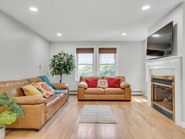 condo with 3 bedroom, Boston MA DS104076183