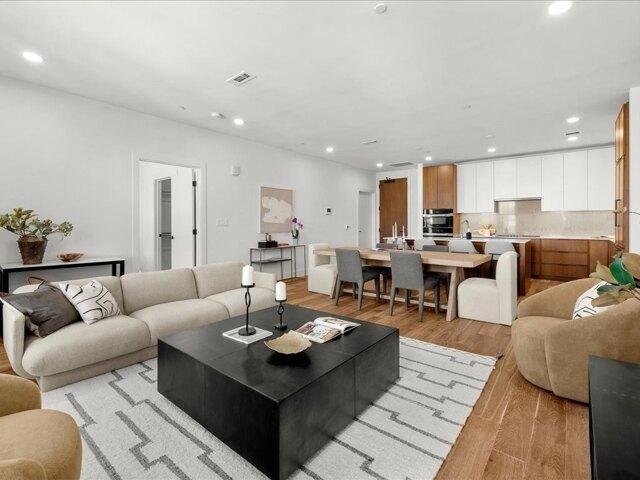 condo with 3 bedroom, Boston MA ES103500348