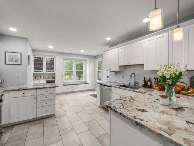 condo with 3 bedroom, Boston MA ES103098512