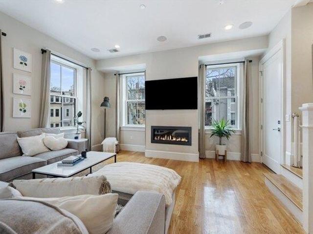 condo with 3 bedroom, Boston MA ES103163075