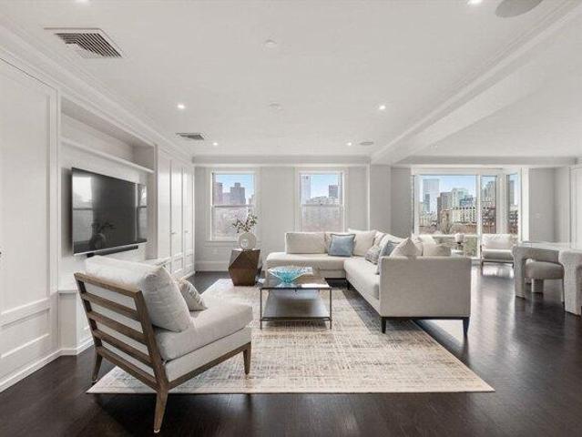 condo with 3 bedroom, Boston MA ES104408535