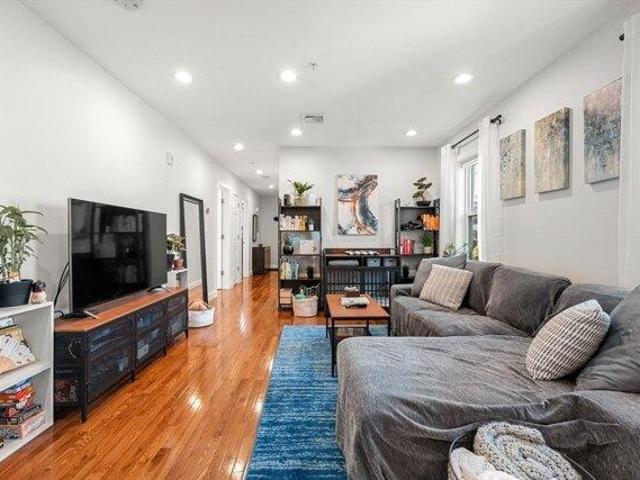 condo with 3 bedroom, Boston MA ES104811973