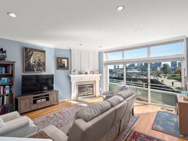 condo with 3 bedroom, Boston MA ES104043339