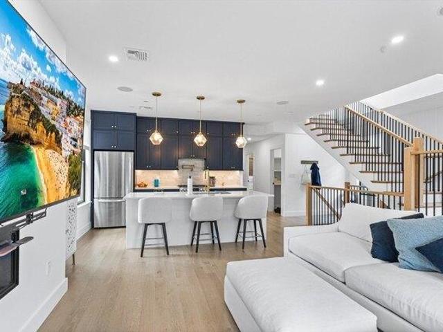 condo with 3 bedroom, Boston MA ES105106139