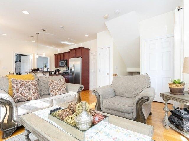 condo with 3 bedroom, Boston MA ES105257987