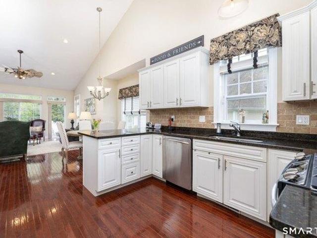 condo with 3 bedroom, Bloomfield CT ES103128145