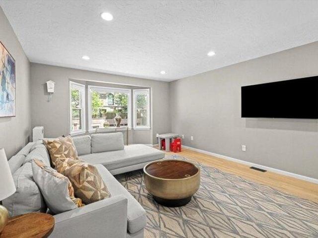 condo with 3 bedroom, Brookline MA DS103248919