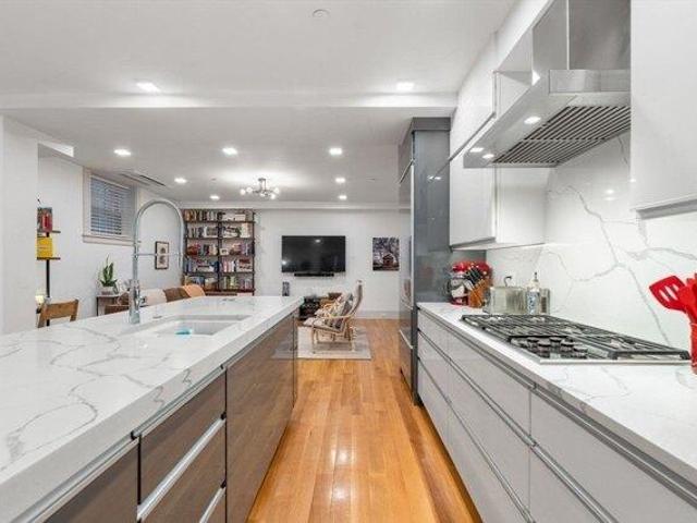 condo with 3 bedroom, Brookline MA ES103221001
