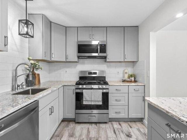 condo with 3 bedroom, Branford CT DS102154158
