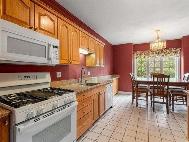 condo with 3 bedroom, Canton MA ES105108001