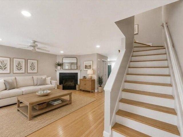condo with 3 bedroom, Canton MA ES105109022