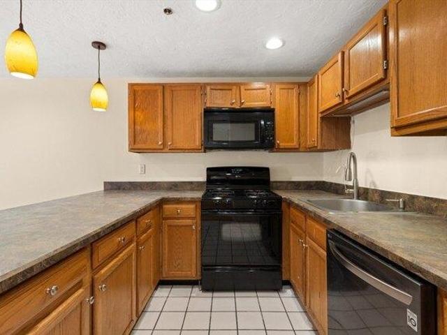 condo with 3 bedroom, Chelmsford MA ES104787825