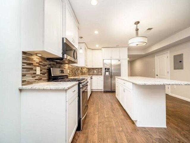 condo with 3 bedroom, Chelsea MA DLS102343592