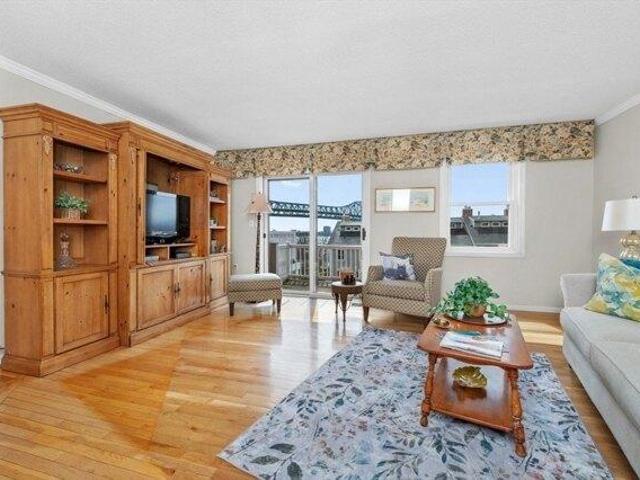 condo with 3 bedroom, Chelsea MA ES104512921