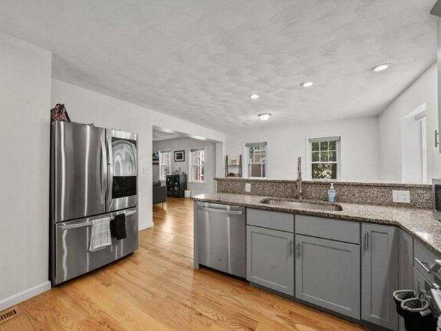 condo with 3 bedroom, Chelsea MA ES105080353